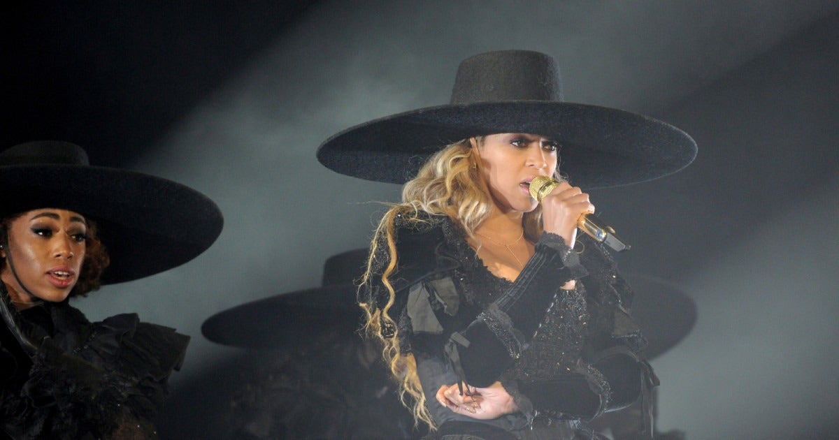 Beyoncé Brings 'Lemonade' To Formation World Tour In Pasadena