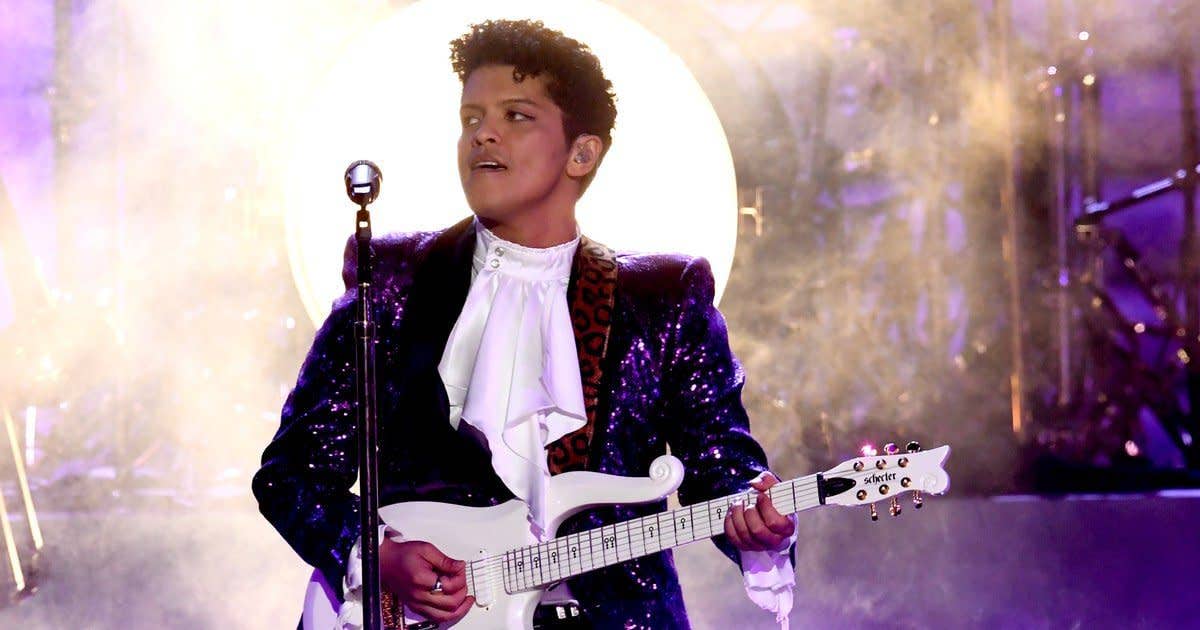 Grammys 2017: Bruno Mars goes full-on 'Purple Rain' for Prince tribute