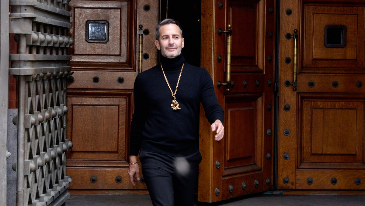 Marc Jacobs pays homage to hip-hop icons Salt-N-Pepa, LL Cool J, and ...