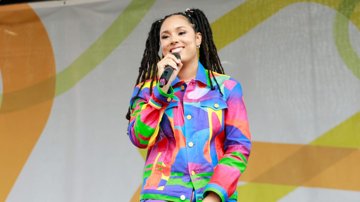 New Music: alternative R&B singer Tangina Stone makes impressive debut ...