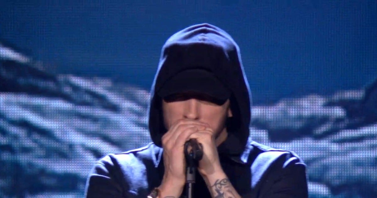 Eminem performs 'Revival' single 'Walk On Water' for the first time at ...