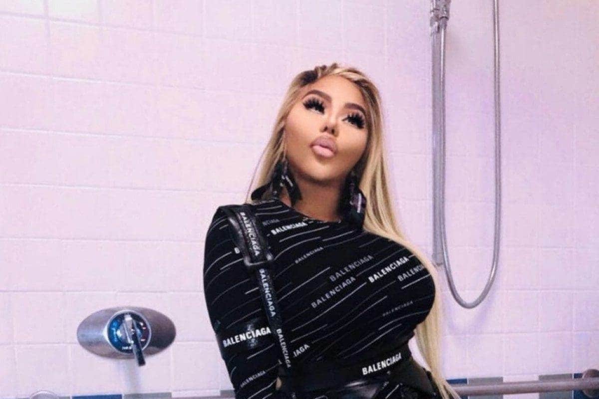 Lil' Kim announces release date for first album in 14 years