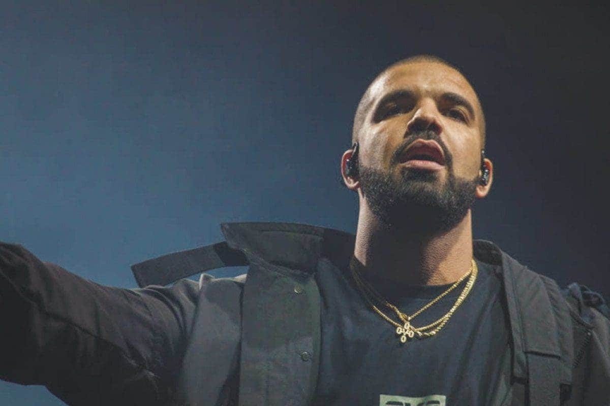 Drake receives ''Hotline Bling'' inspired wax figure in Las Vegas