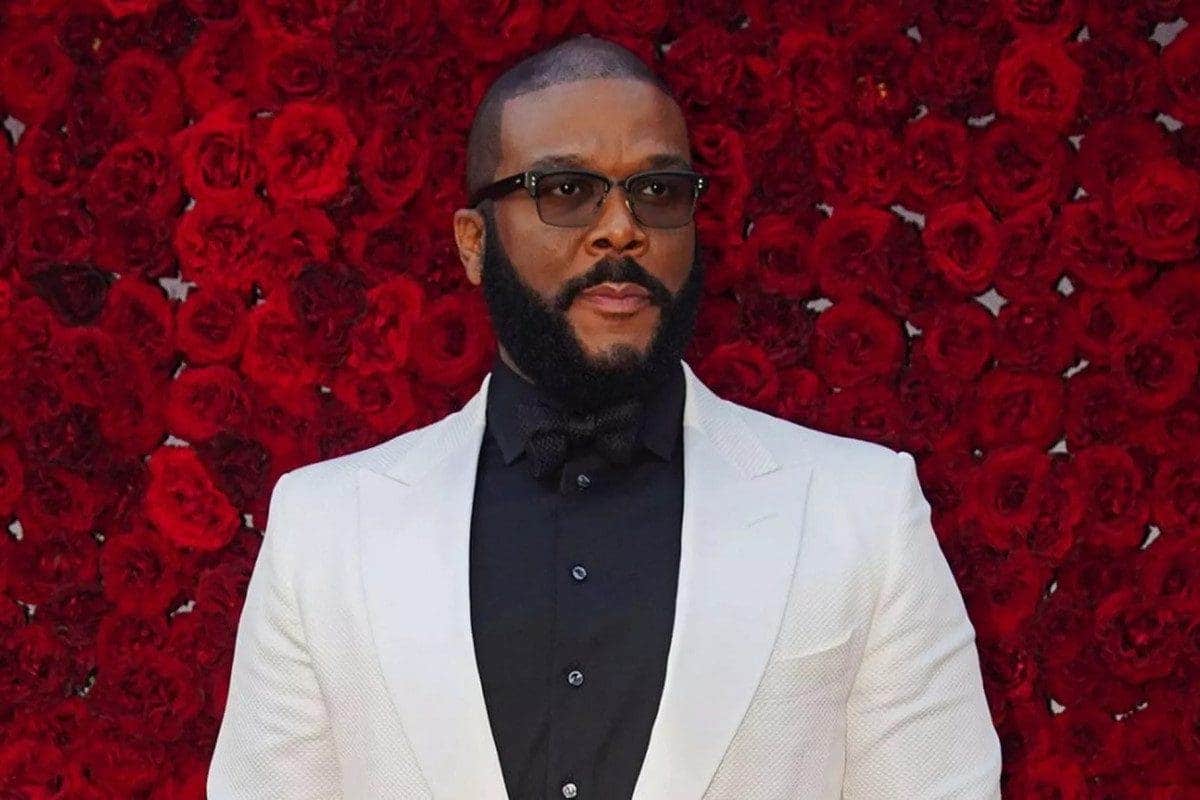 Tyler Perry pays off $14,000 hospital bill for American couple stuck in ...
