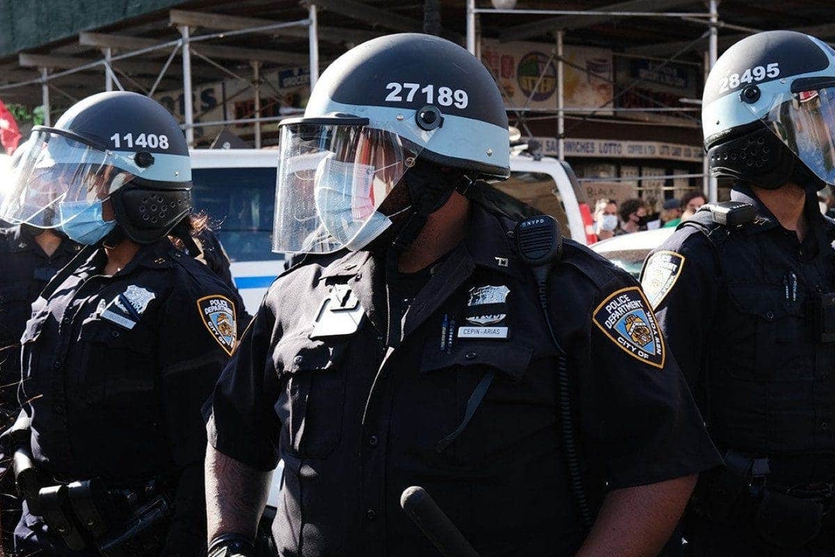 NYPD cop suspended after using banned chokehold