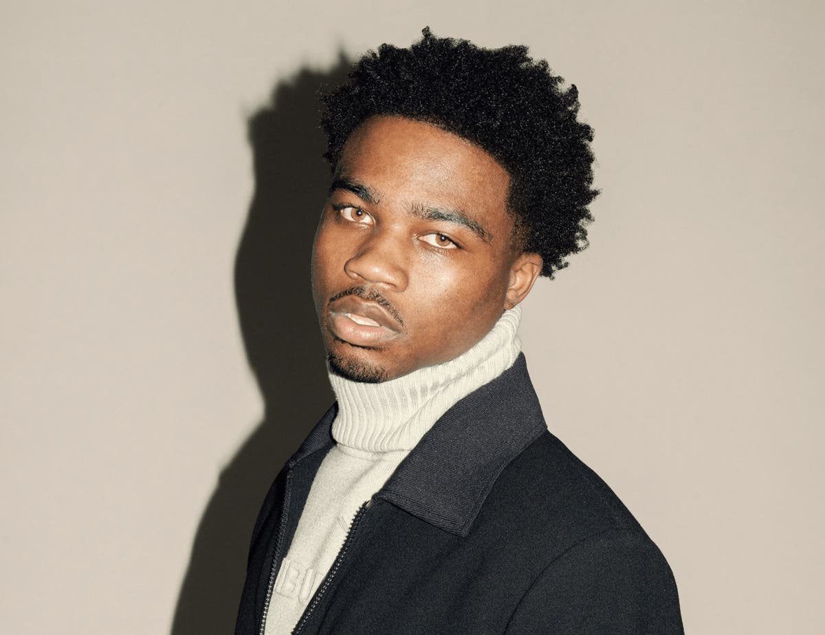 Roddy Ricch declares himself “Compton Santa Claus” with local toy drive