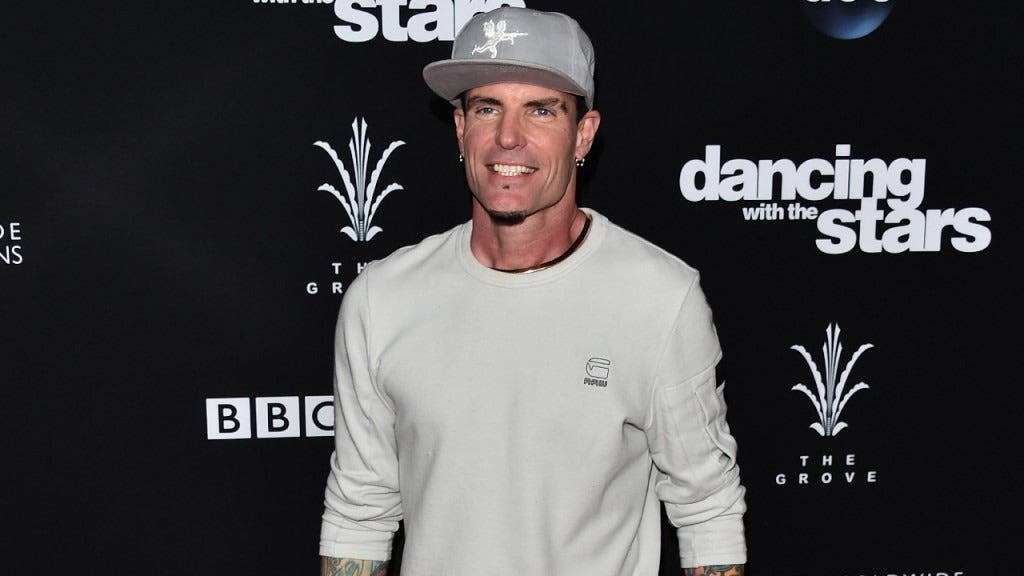 Vanilla Ice performs at Trump’s mask-less Mar-a-Lago New Year’s Eve party