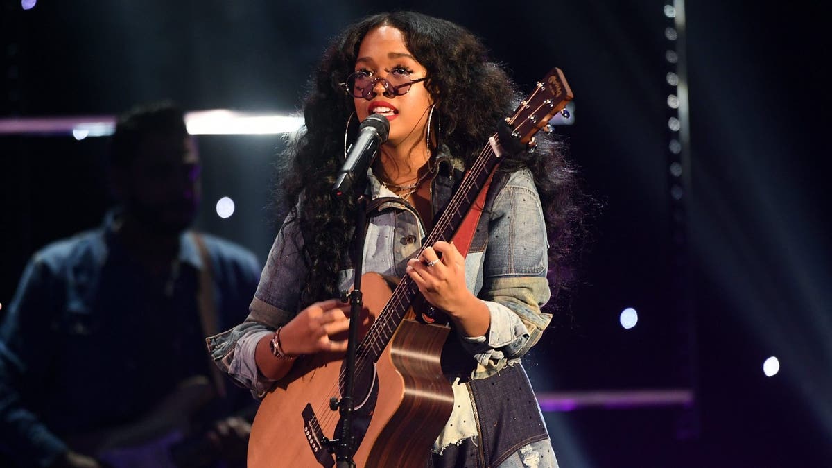 H.E.R. wants “Change” in new single