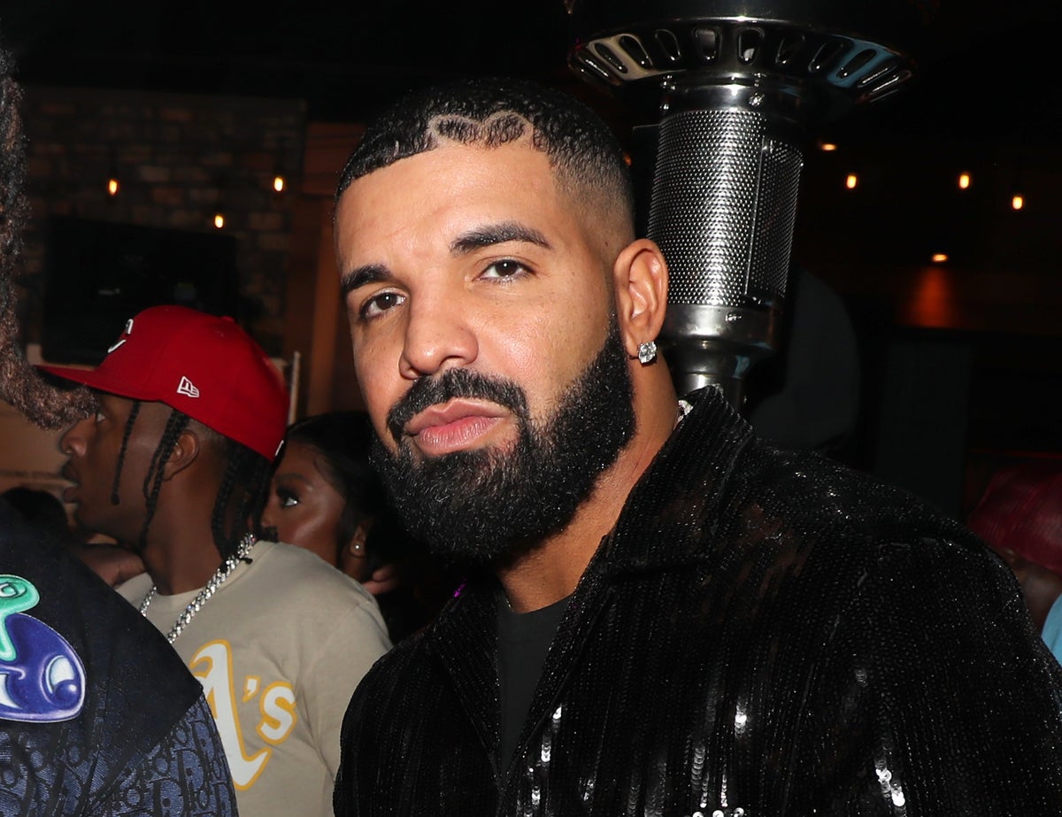 Drake buys minority stake in California fried chicken restaurant chain
