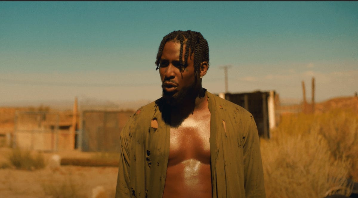 BRS Kash takes on the desert heat in new “I’m Hot” visual