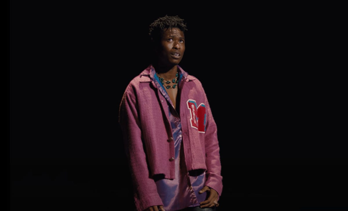 Lucky Daye delivers stunning performance of “Over”