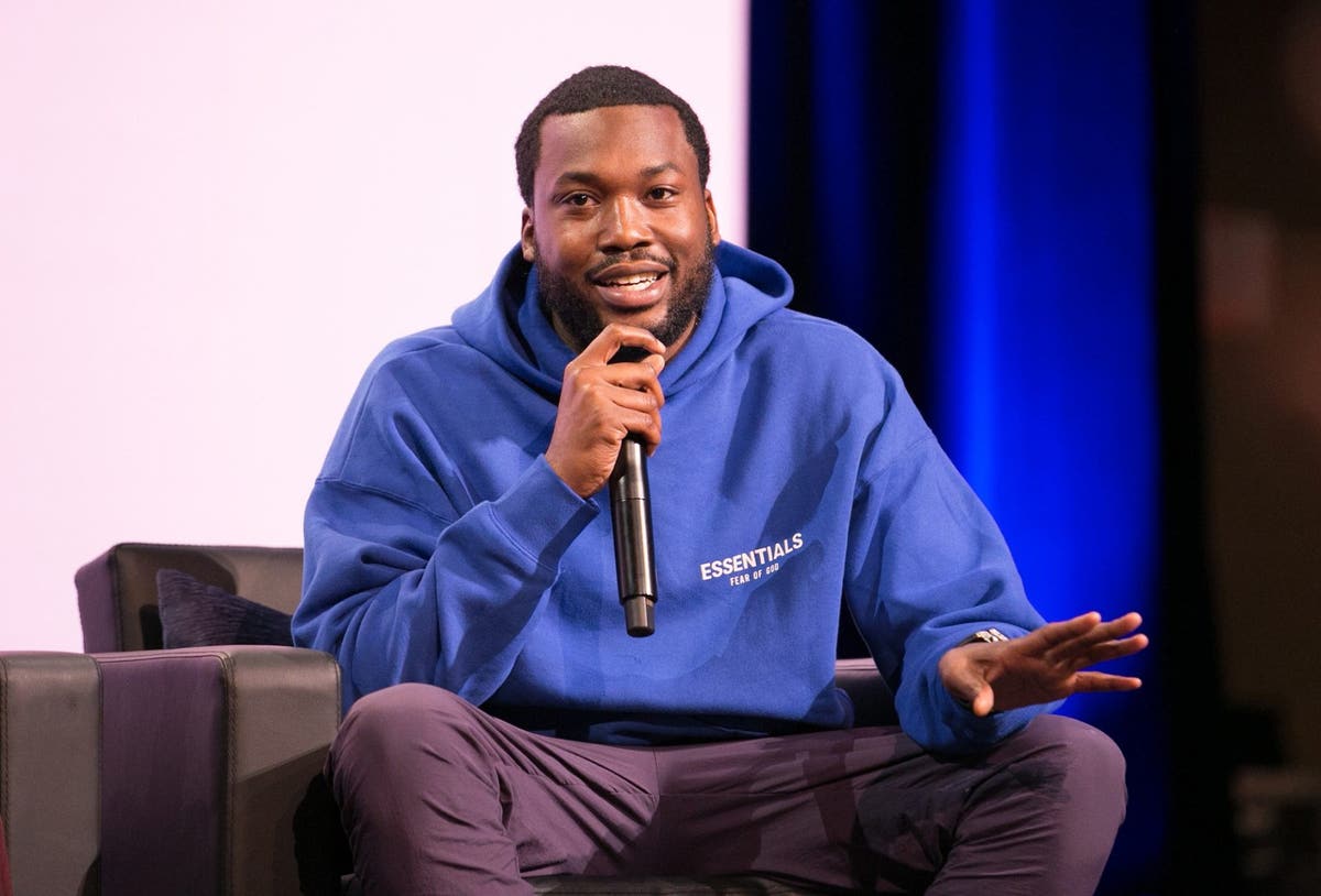 Meek Mill hoops with Philly kids affected by criminal justice system