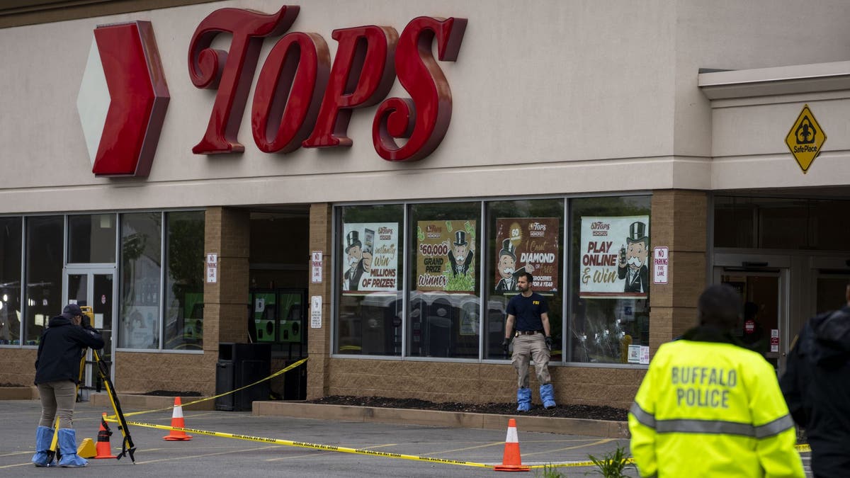 Tops employee claims 911 hung up on her during Buffalo mass shooting