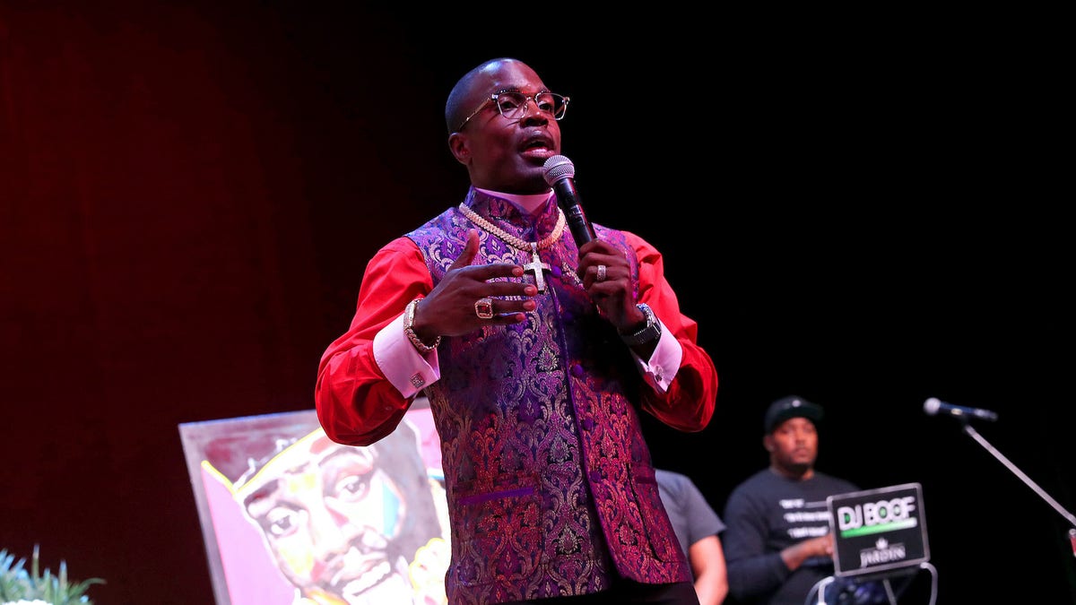 Live stream catches Brooklyn bishop bring robbed during service