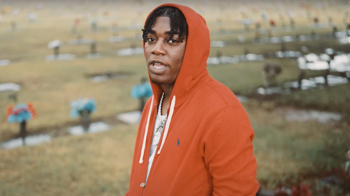 Fredo Bang heads to the cemetery for "2 Death" visual