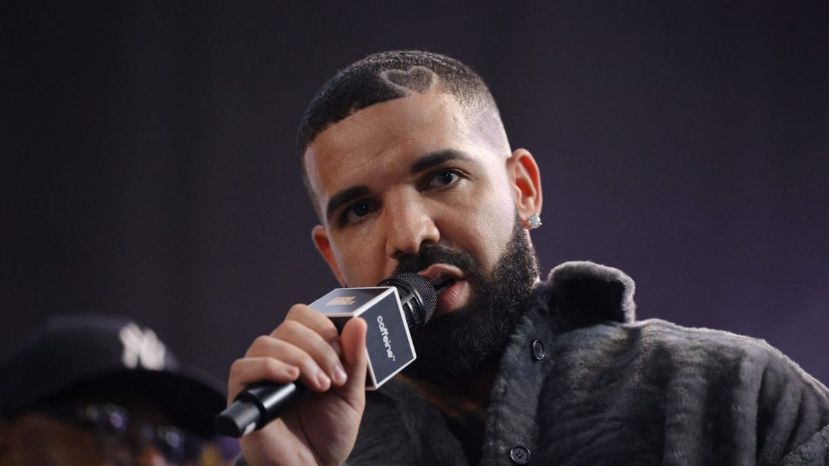 Drake honors his mother with first-ever face tattoo