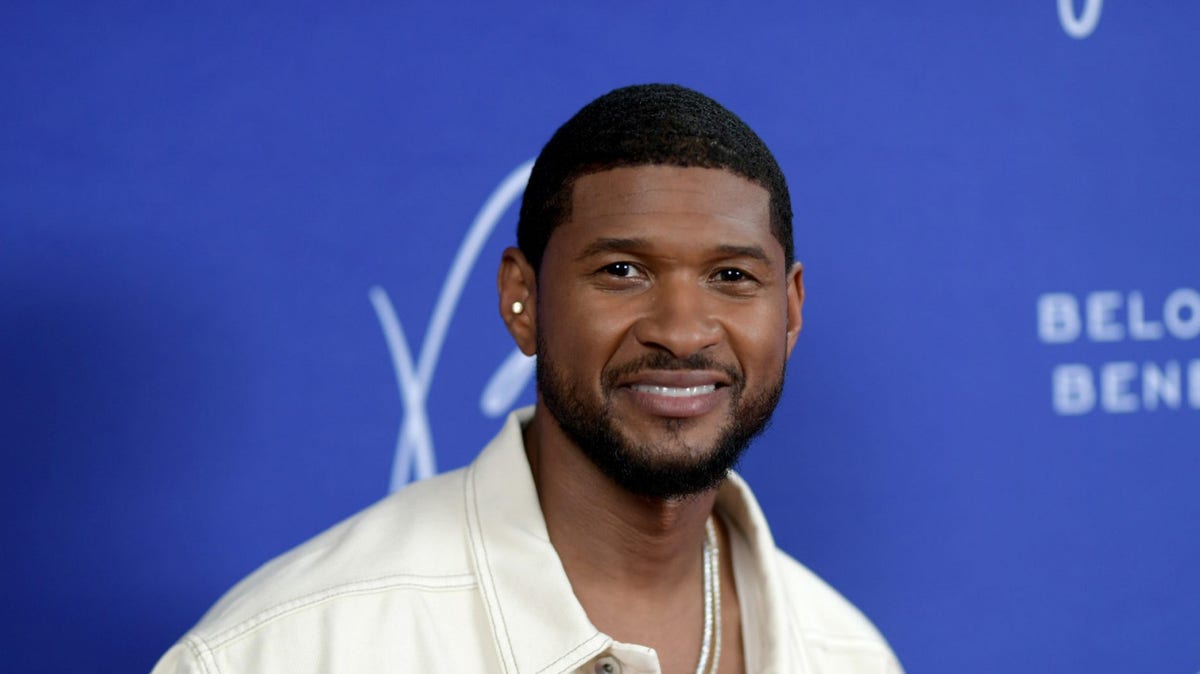 Usher finally responds to his viral “Watch This” meme