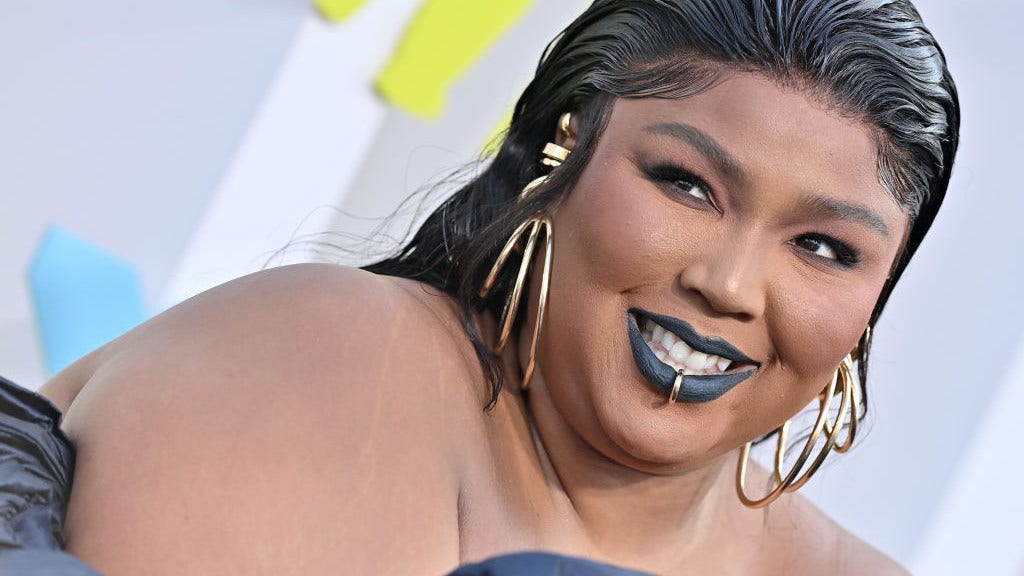 Lizzo addresses body-shaming critics at the 2022 MTV VMAs