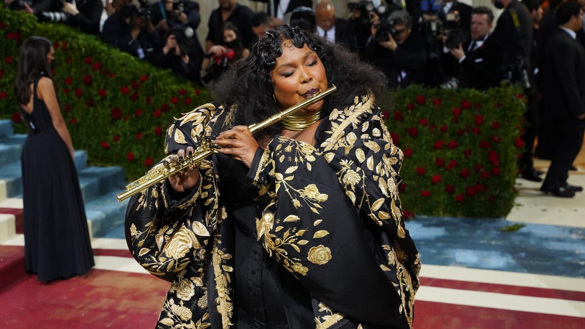 Lizzo becomes the first to play James Madison's 200-year-old crystal flute