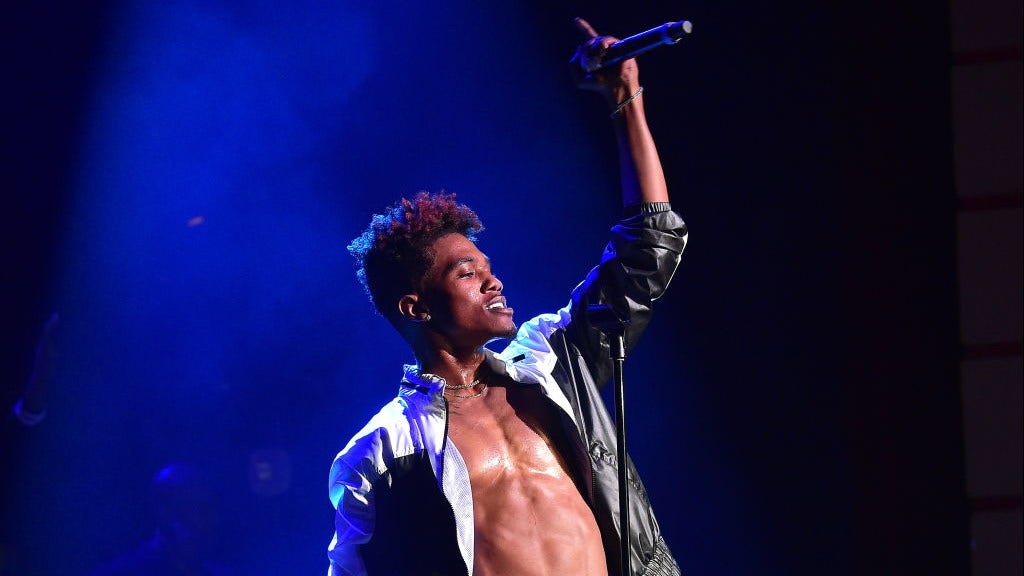 Tributes pour in for late R&B singer B. Smyth