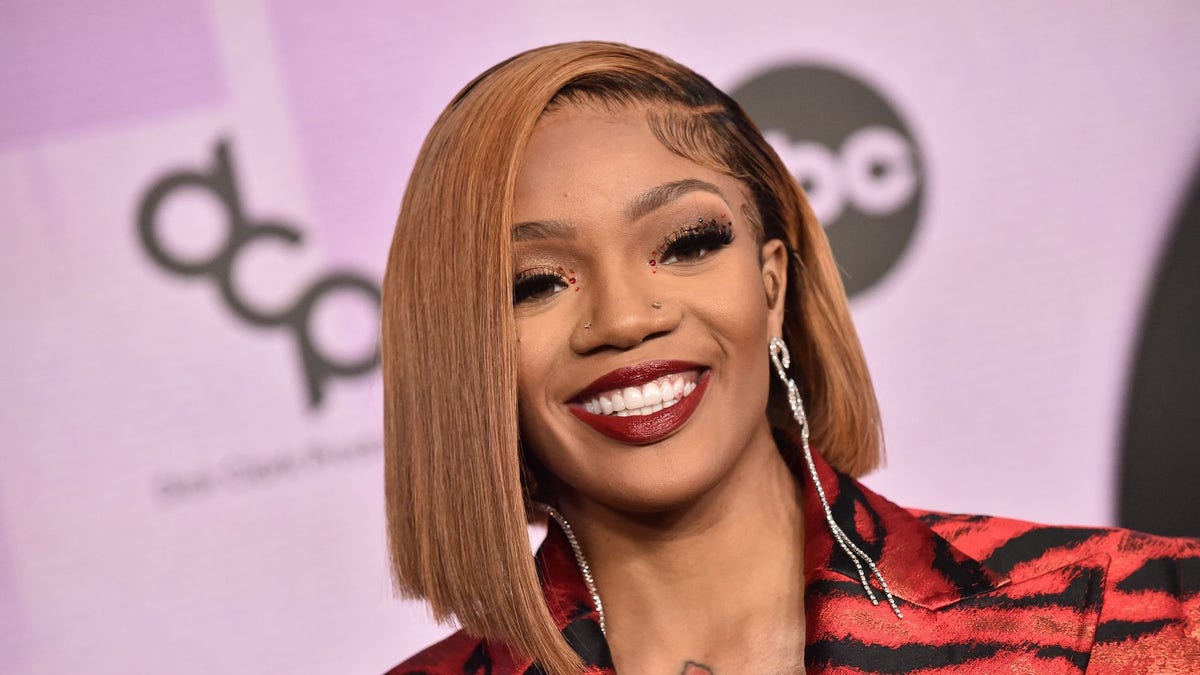 GloRilla sends fan $1,000 to help cover her bills