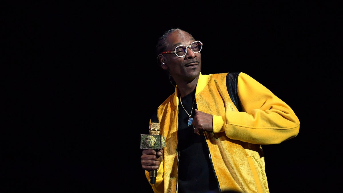 Snoop Dogg reveals his "most stoned" moment to Tom Brady