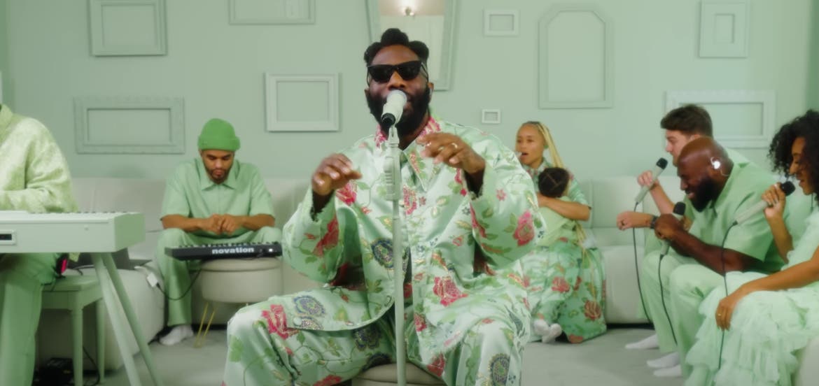 Tobe Nwigwe delivers new "MOMINTS AT THE CRIB" visual