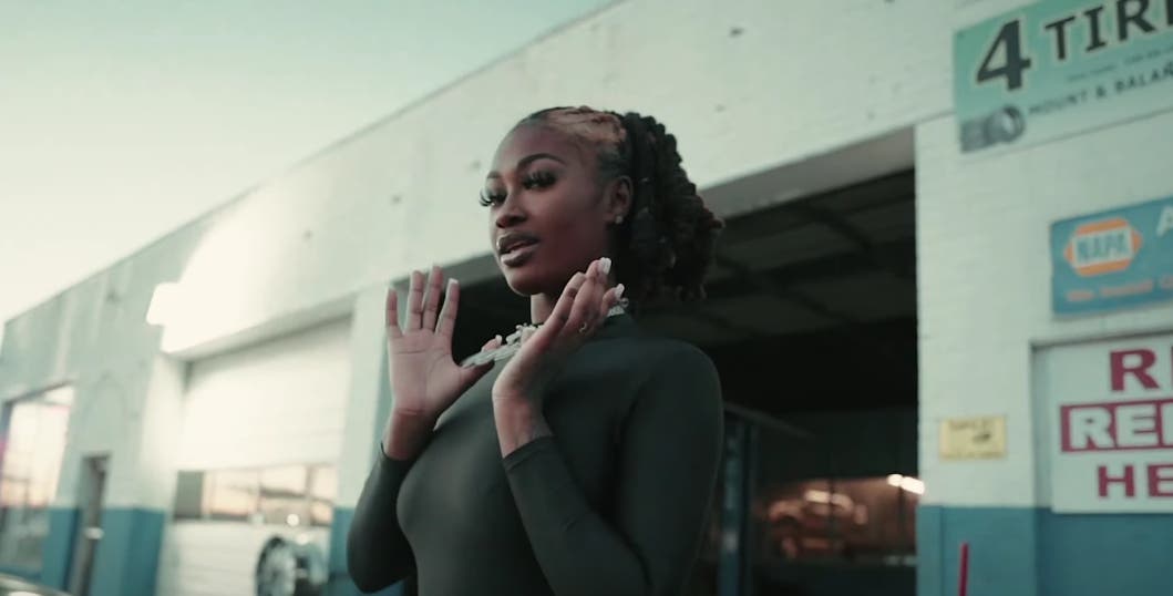 Kali returns with new "Dangerous (Freestyle)" visual