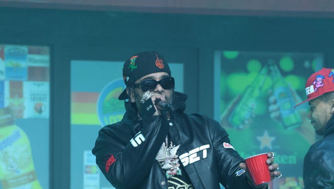 Jim Jones calls Drake the "fifth member of Dipset"