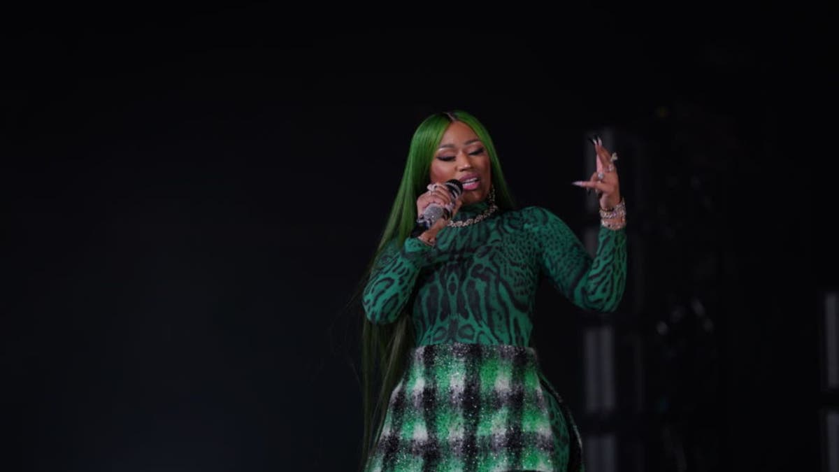 Nicki Minaj teases "Red Ruby Da Sleeze" music video