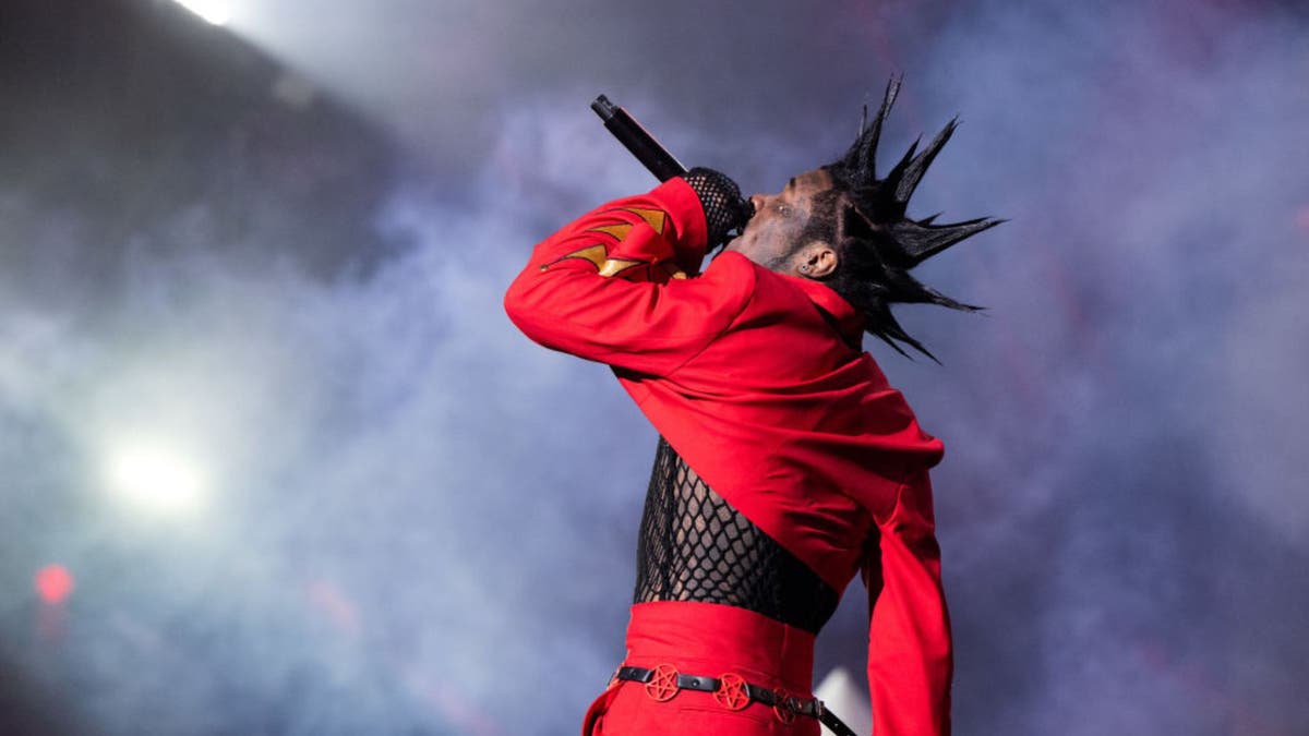 Lil Uzi thanks Rolling Loud during bounce house performance