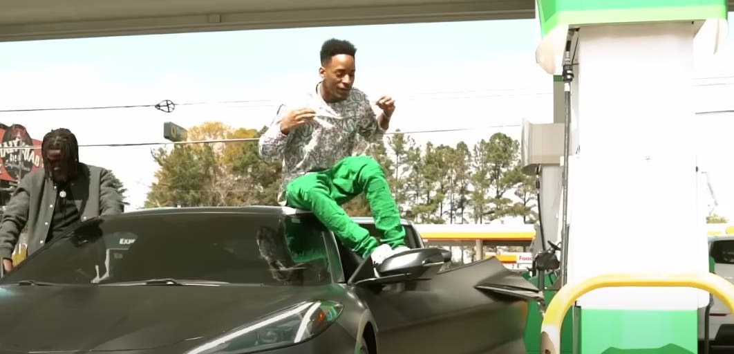 Snupe Bandz lives it up in new "Bigger Dreams" music video