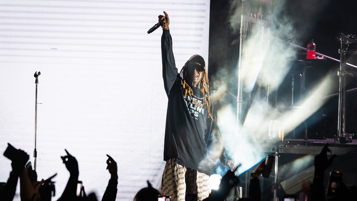 Lil Wayne announces livestream for final stop of "Tha Carter Tour"
