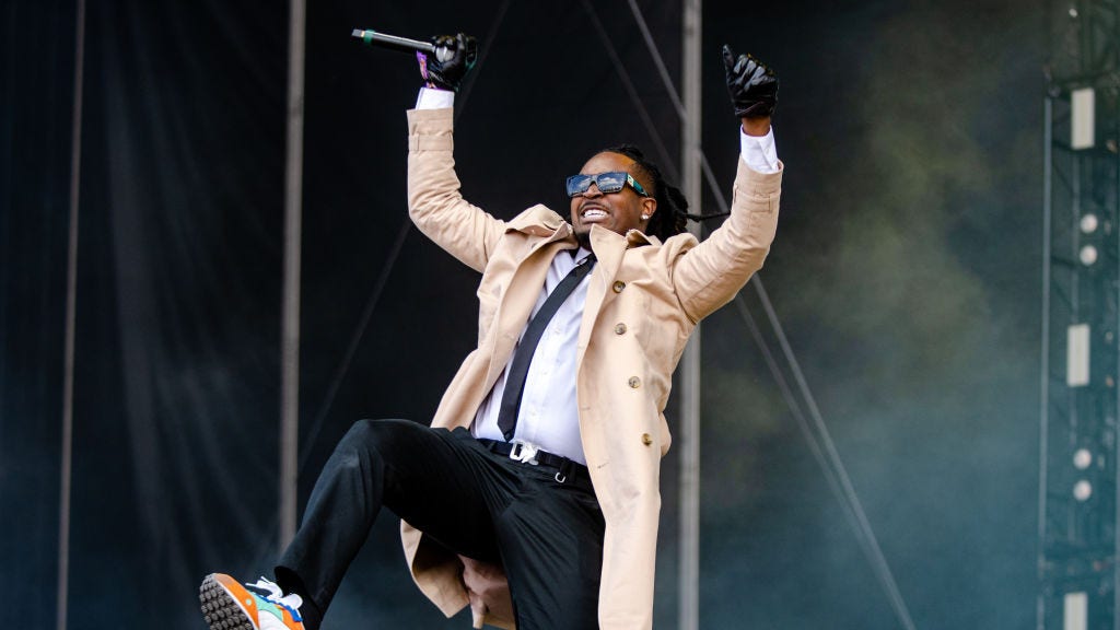 Cochise reveals the art to stage diving