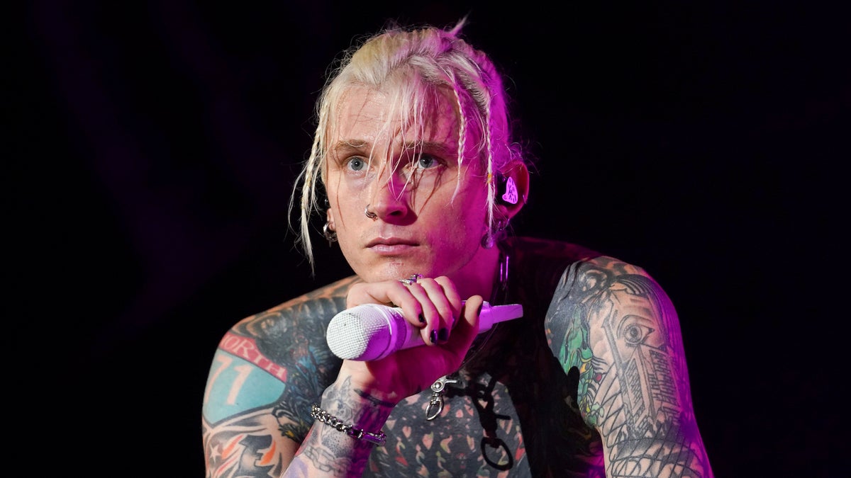 Machine Gun Kelly delivers freestyle over "Renegade" instrumental