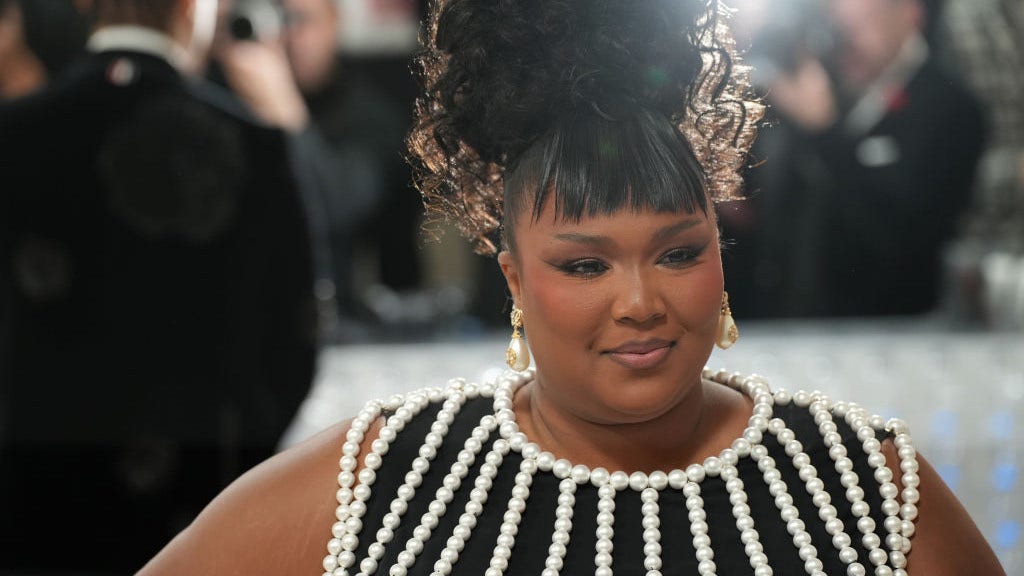 Lizzo honors “the prosperity of Black Wall Street” at Tulsa concert