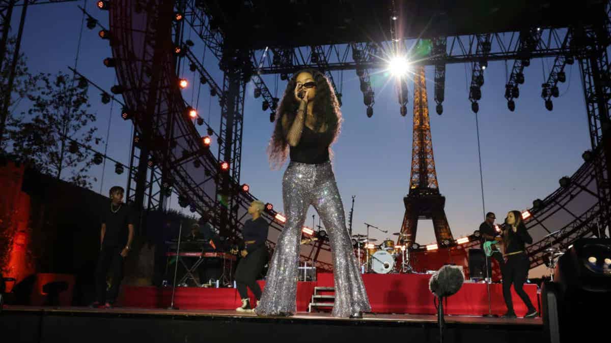 H.E.R. announces the third edition of her Lights On Festival