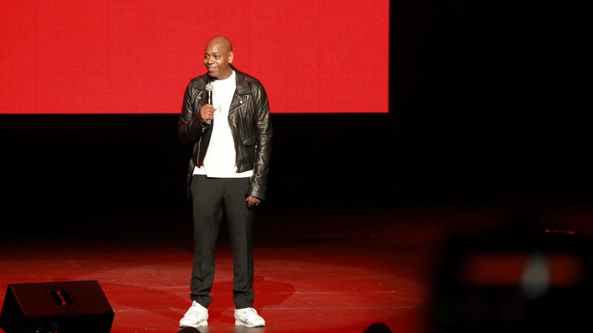 Dave Chappelle shows off his rap skills at Cincinnati festival