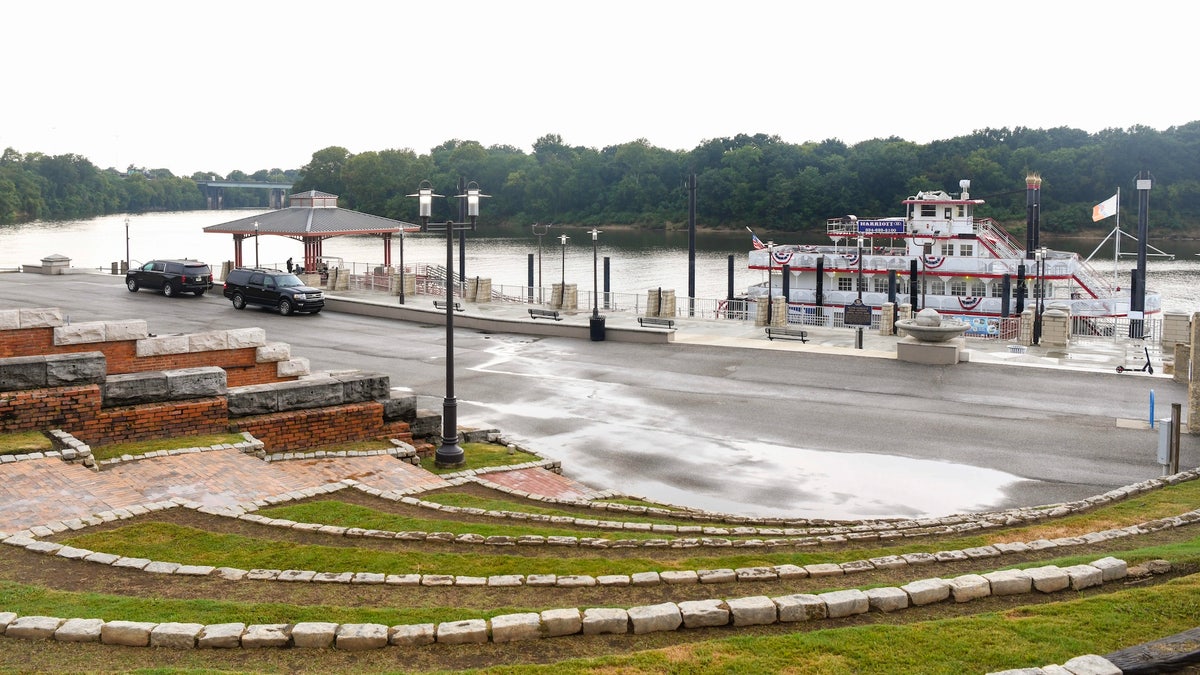 Donations pour in for chair-wielding Black man from riverboat brawl