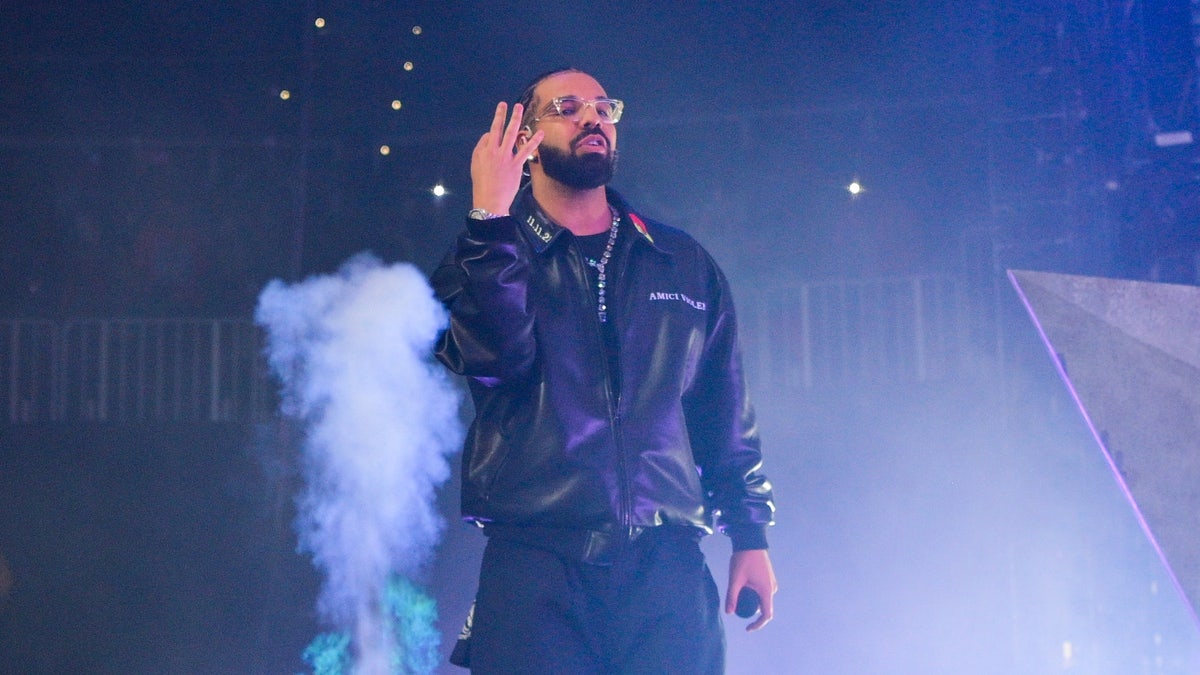 Drake to celebrate birthday by offering everyone free chicken
