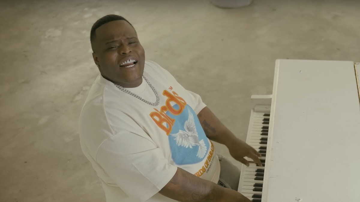 Morray drops off new visual for "No Excuses Freestyle"