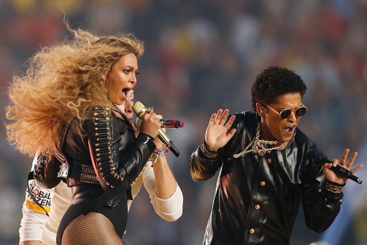 8 best Super Bowl performances ever