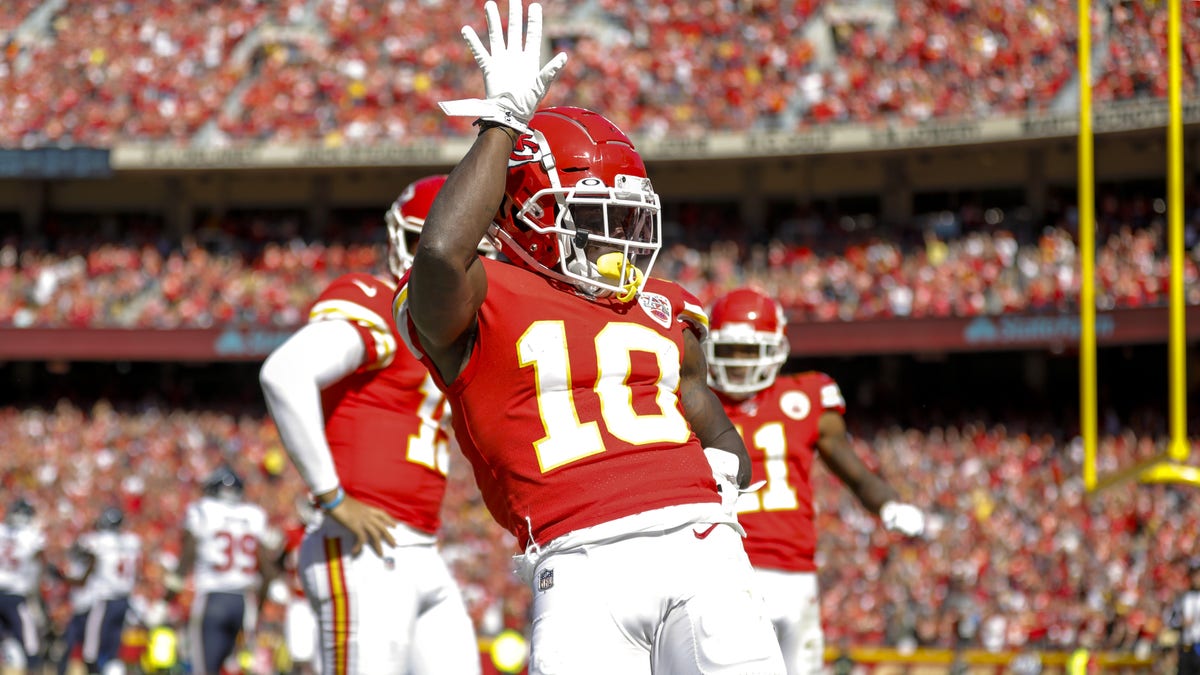 11 NFL players with the best touchdown dances