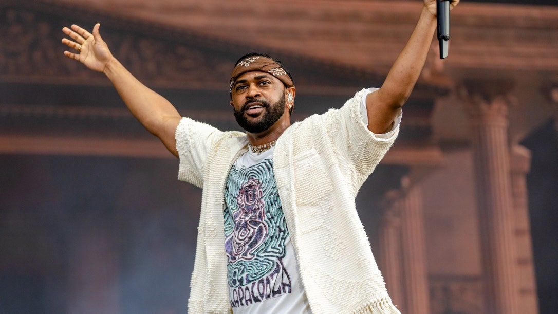 Big Sean chats about his blog era beginnings during "Tiny Desk Concert"