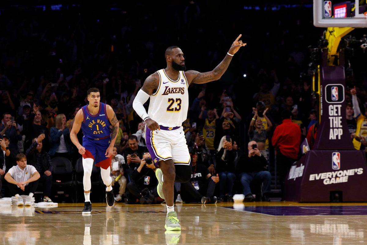 LeBron James makes NBA history with 40,000 career points