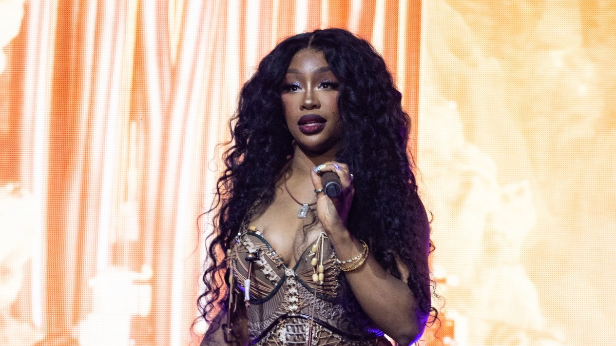 SZA talks music, relationships, and more while eating hot wings