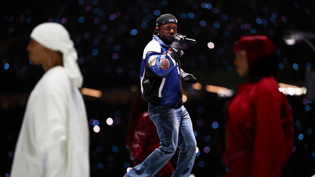 Industry peers applaud Kendrick Lamar after he sets Super Bowl stage on ...